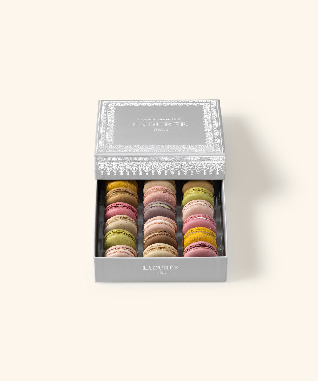 "Napoléon" 18 macarons gift box | La Maison Ladurée