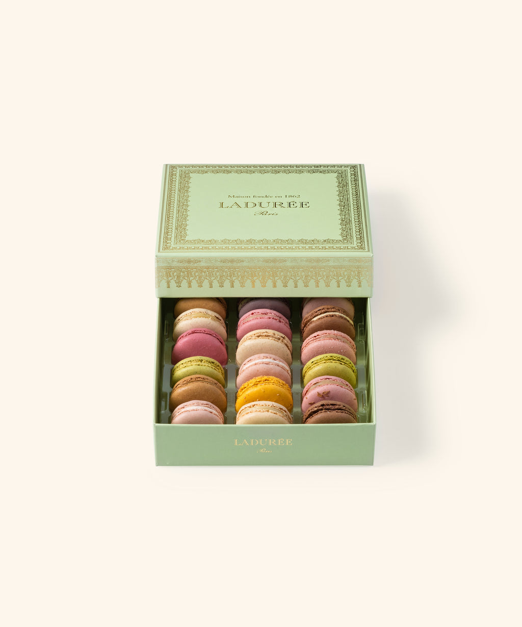 "Napoléon" 18 macarons gift box | La Maison Ladurée