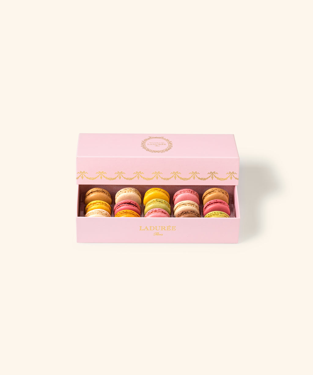 Coffret de 15 macarons "Intemporel" | La Maison Ladurée